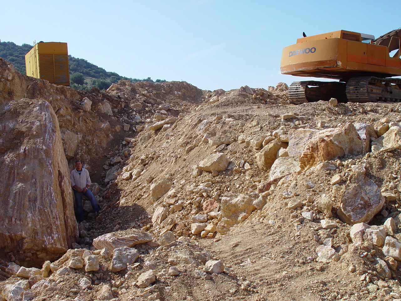 ONYX QUARRY | ONYX BLOCKS | ONYX SLABS | ONYX TILES | ONYX RUBBLES
