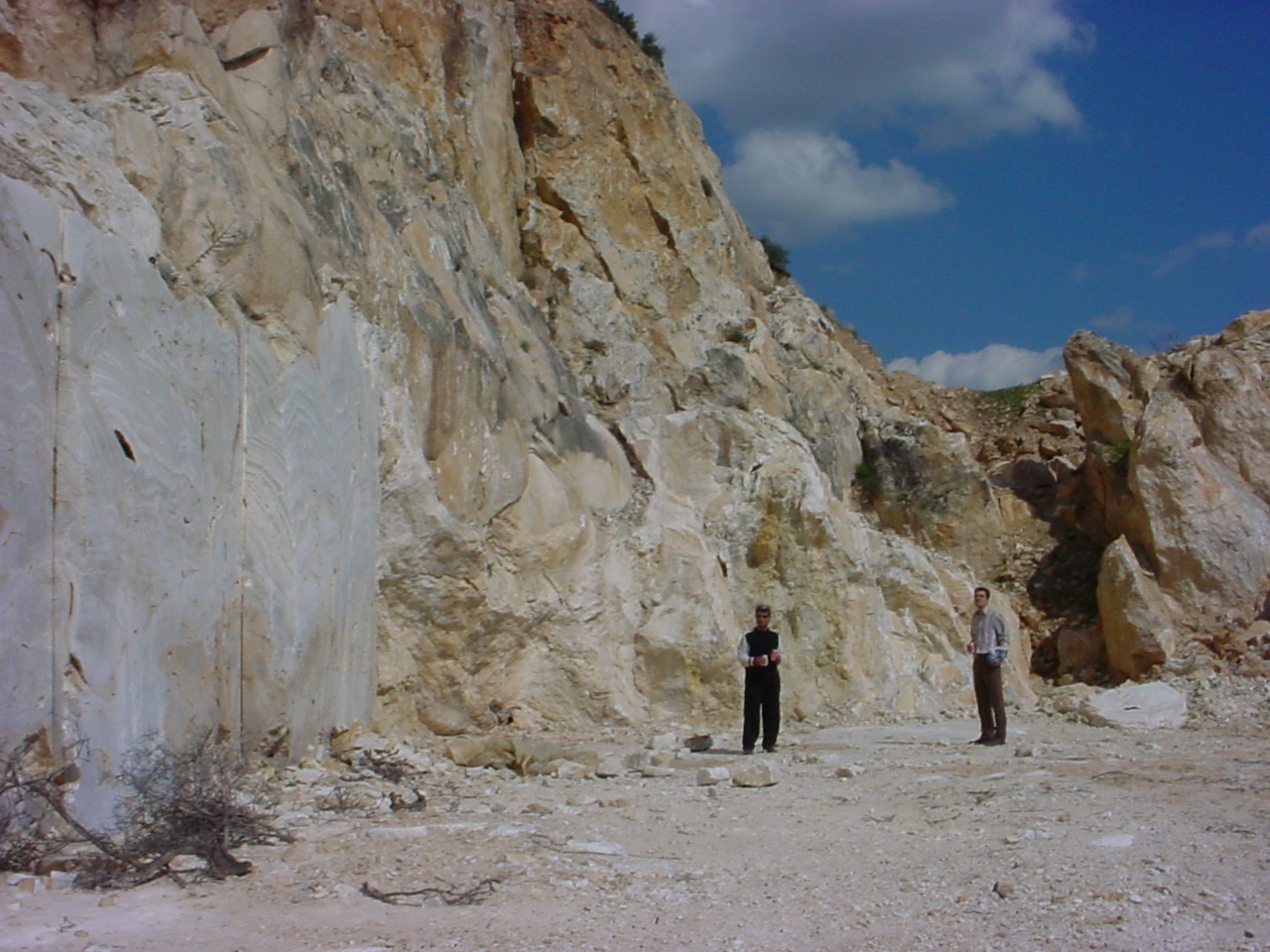 ONYX QUARRY | ONYX BLOCKS | ONYX SLABS | ONYX TILES | ONYX RUBBLES